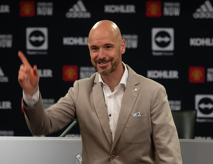 滕哈格证实曼联一人将获正名机会！已带来正能量，同事为其取绰号|范德贝克|转会|俱乐部|球员|罗布森_新浪体育_新浪新闻