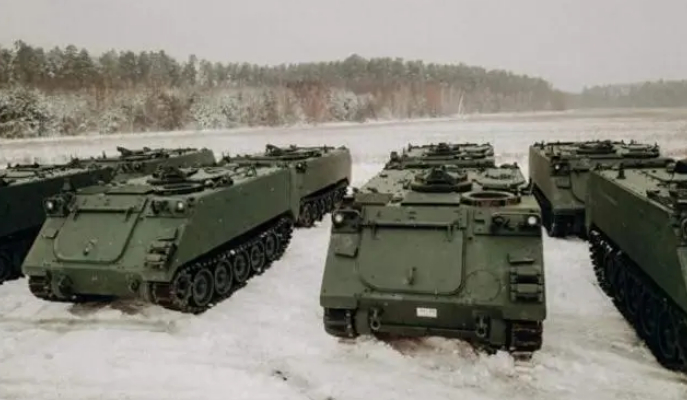 来自严冬里的安慰！乌克兰迎来新军援，27辆M113运兵车闪亮登场|乌克兰|装甲运兵车|装甲车_新浪新闻