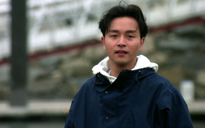 致敬张国荣：去世20年风继续吹，为何观众对他依然念念不忘？