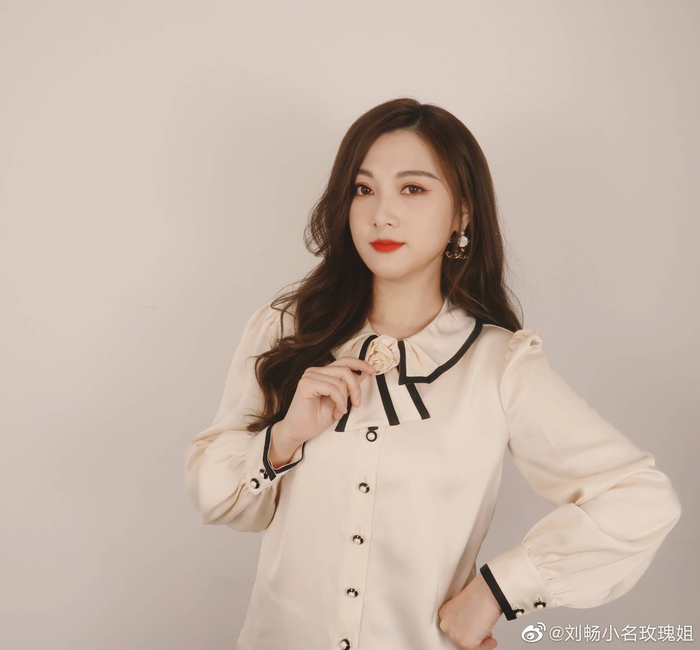 足球女主持人刘畅晒出假期中自己的照片