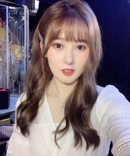 SNH48-温晶婕生日公演结束后晒出美照，感谢大家的支持！