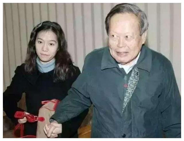 曝翁帆为97岁杨振宁产下一子？杨振宁弟弟表态：翁帆是个好女孩|翁帆|杨振宁|两人_新浪新闻