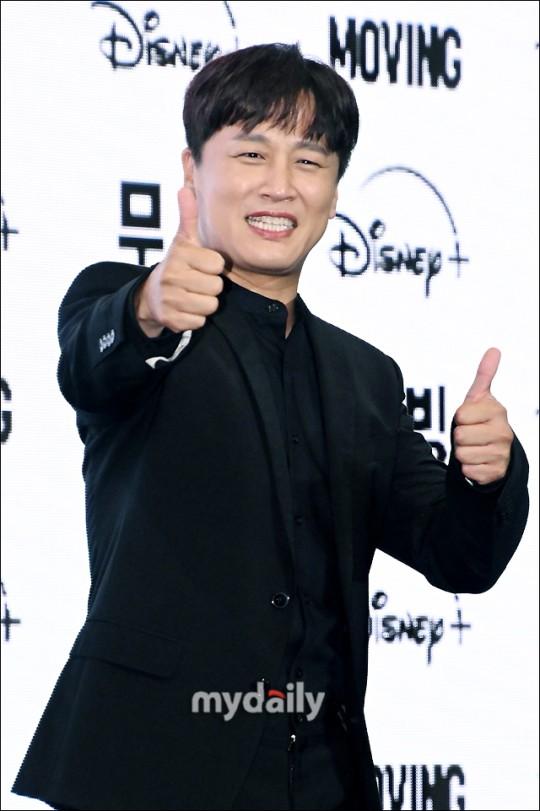 柳承龙韩孝周赵寅成等艺人出席新剧《超异能族》发布会