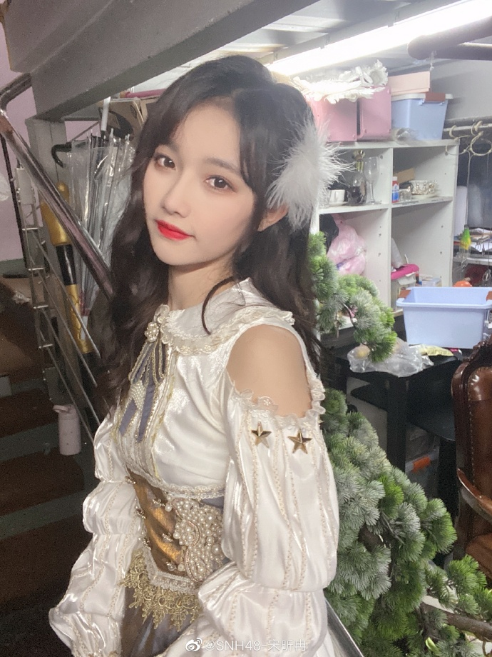 美女艺人SNH48-宋昕冉迷人美照很好看