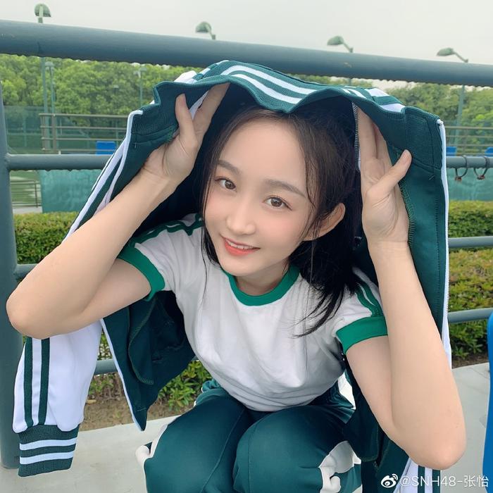 美少女snh48 张怡迷人自拍写真美照好可爱