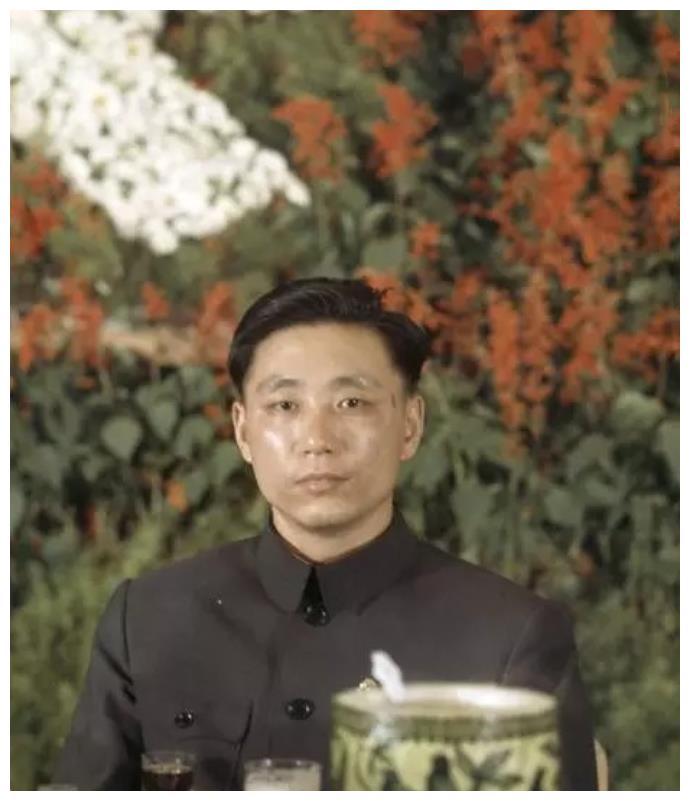 洪文姓王，他被关进秦城后，老婆拒绝离婚