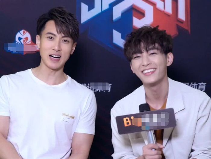 吴尊一家现身香港迪士尼，12岁neinei双腿修长，给子快赶上爸爸|炎亚纶|性侵|林丽吟|渔夫帽|美腿_新浪娱乐_新浪新闻