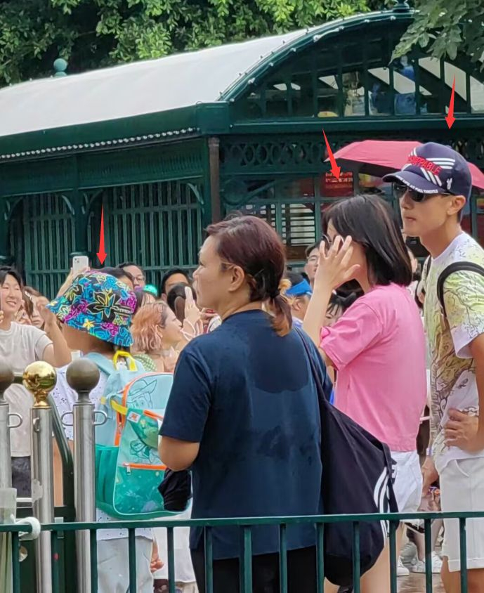 吴尊一家现身香港迪士尼，12岁neinei双腿修长，给子快赶上爸爸|炎亚纶|性侵|林丽吟|渔夫帽|美腿_新浪娱乐_新浪新闻