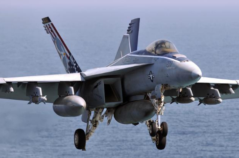 当年的空中霸主F14，为何被性能更差的F18所取代？|舰载机|轰炸机|美国海军