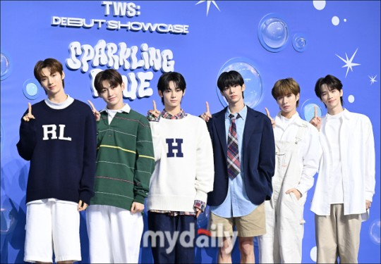 韩国男团TWS出道专辑《Sparkling Blue》发布会