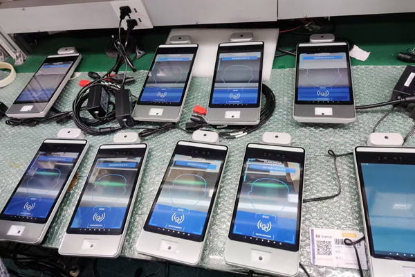 人脸识别测温健康码一体机在疫情常态化防控领域的发展|新冠肺炎|防疫|核酸|测温仪|闸机_新浪新闻