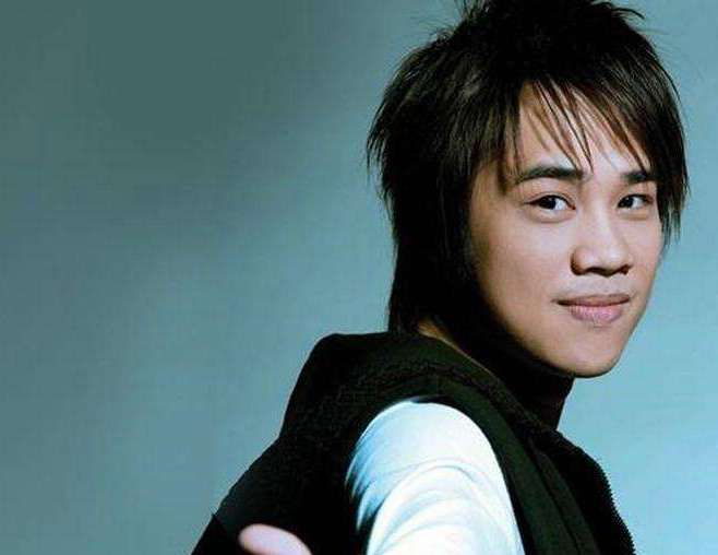 歌手Tank宣布复出！曾唱《千年泪》因病隐退，我的青春回来了