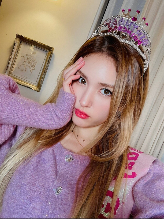 ITZY是JYP的实验团，申有娜为了补Somi的空位，无缘在新女团出道