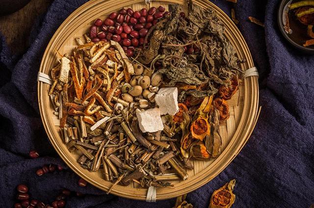 成都普济肿瘤专家吴晓玲:成都中医治疗肿瘤的医院常用哪些中药