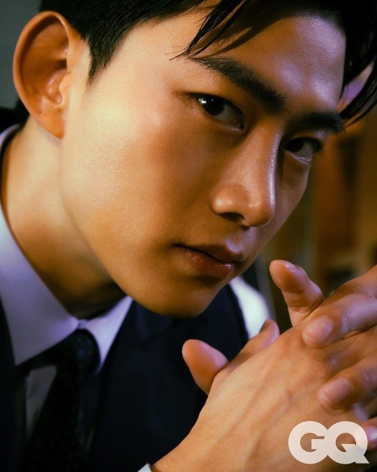 韩国男团2PM成员玉泽演最新杂志写真曝光