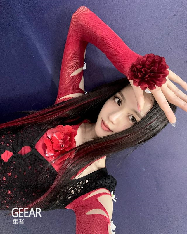 Jisoo新歌引起热潮，BLACKPINK用最可爱方式替她应援！|꽃（Flower）|应援|新歌_新浪新闻