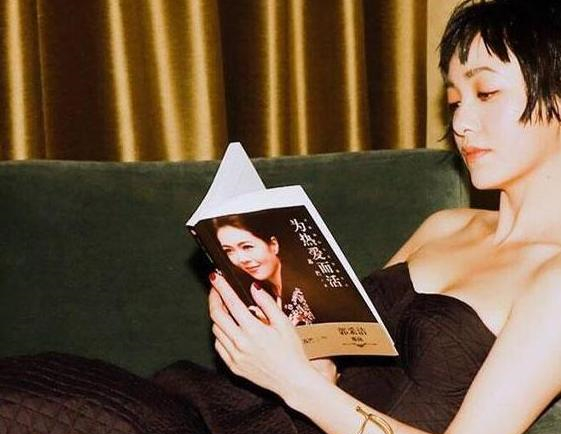 带你看看郭采洁住的豪宅，一家人生活很幸福，进门才知装修豪华|小时代|简约|空间|长发_新浪新闻