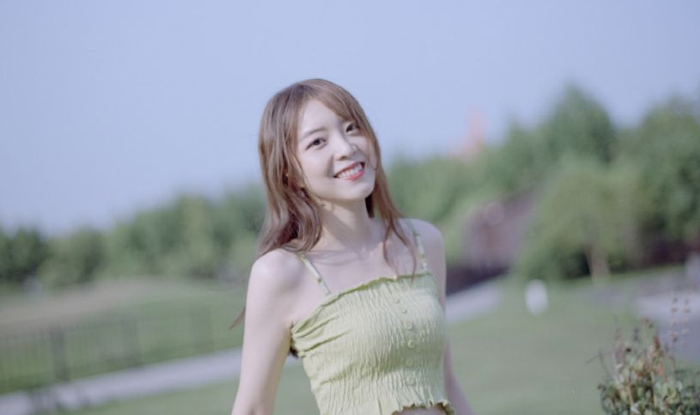 LPL美女解说余霜写真