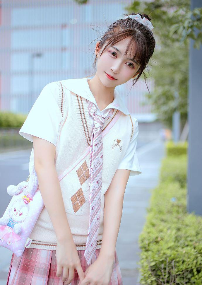 Coser鳗鱼霏儿_可爱JK装扮__财经头条