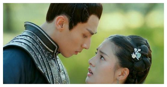 94年出生被赞“最美小昭”，19岁拍床戏仍籍籍无名，今成宅男女神|许雅婷|小昭|床戏_新浪新闻