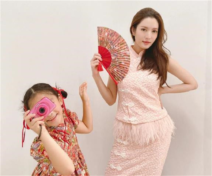 泰剧女王Aff透露情感状况，表示担心即将临产的Chompoo