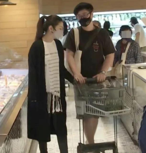 41岁Selina近况曝光，与男友感情稳定，甜蜜表白：浪漫多一倍！|男友|多一|感情_新浪新闻