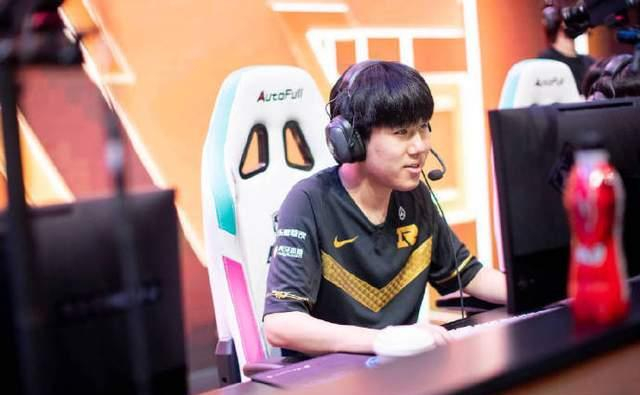 LOL：GALA连续练习厄斐琉斯，非强势英雄难取连胜__财经头条__新浪财经