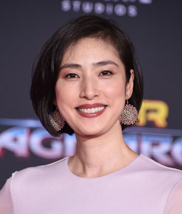 53岁天海佑希 气质温婉 确实被美到了!
