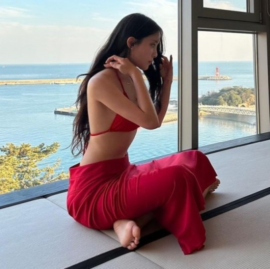 韩国女团T-ara成员朴孝敏SNS发泳装写真秀性感身材__财经头条