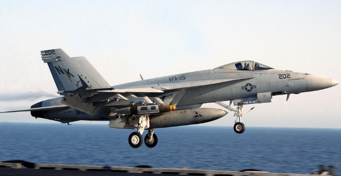 美国F14退役后，为何会被拆成碎片？