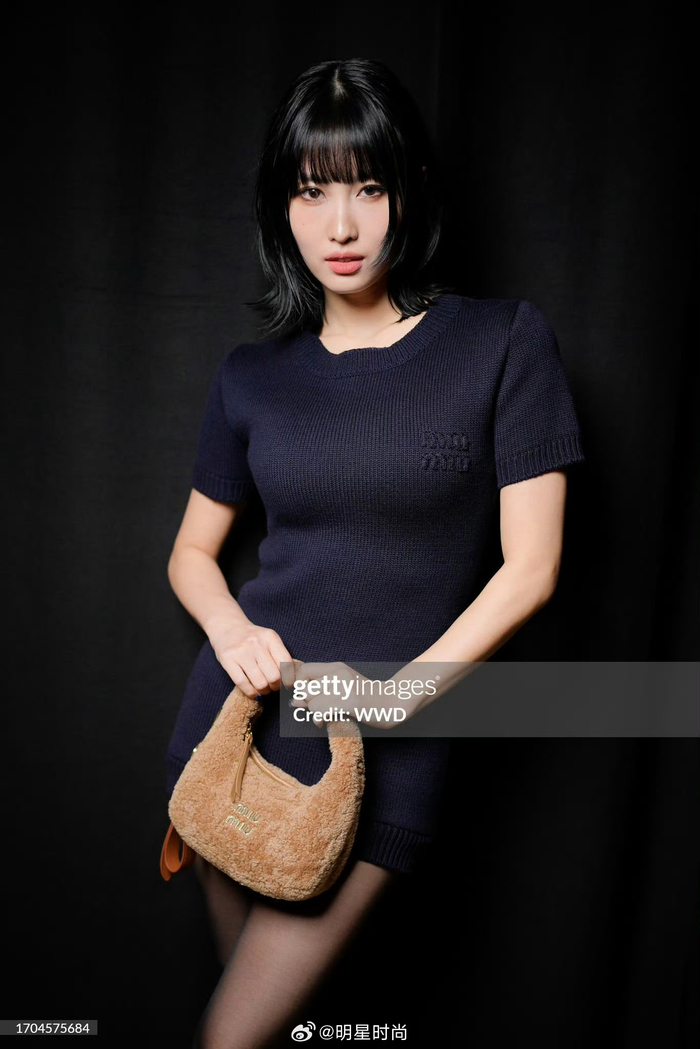 MOMO平井桃亮相MiuMiu巴黎时装周……__财经头条
