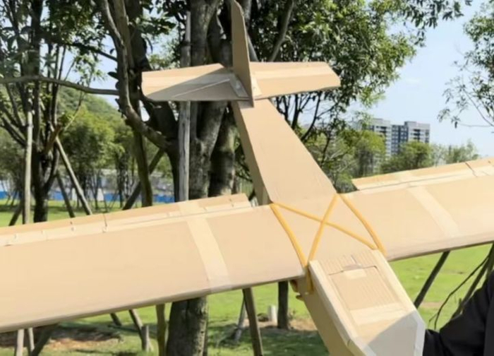 纸糊的飞机也能打仗？乌纸飞机首次参战炸毁5架战斗机！雷达难测|无人机|乌克兰|俄罗斯_新浪新闻