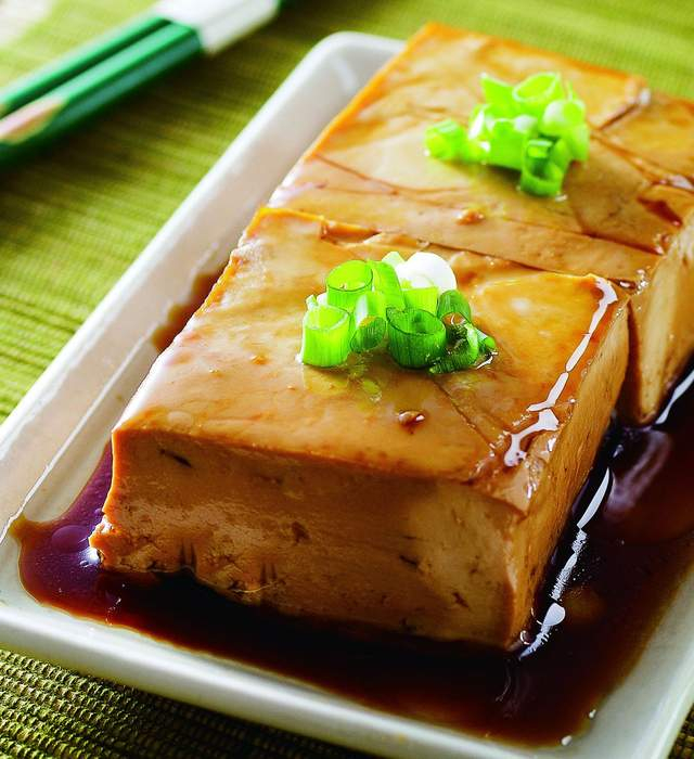 老家做豆腐都用卤水，它怎么点出豆腐来的？卤水到底是什么物质？