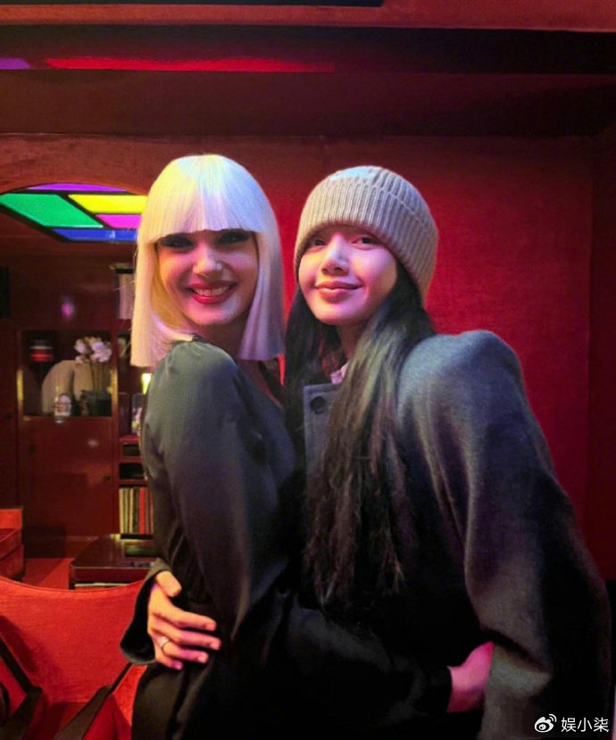 Lisa晒疯马秀内场照，直言早已迫不及待，韩圈沉默无一人互动