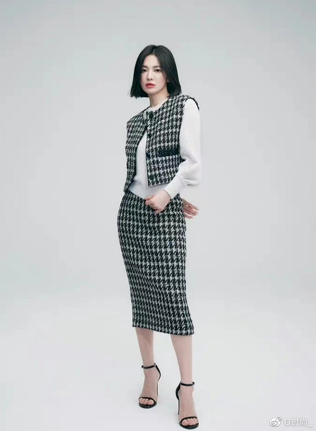 40岁宋慧乔蜕变成时尚女王！小香风早秋穿搭引来众人模仿，太牛了