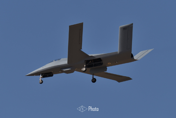 美国缩尺复合体公司的N401XP技术验证机被发现安装了机腹整流罩进……