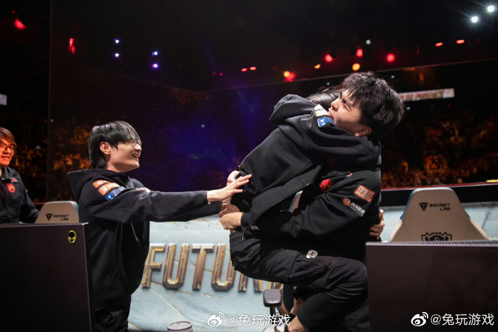 四年前的今天，FPX 3-0 G2获得英雄联盟S9全球总决赛冠军……