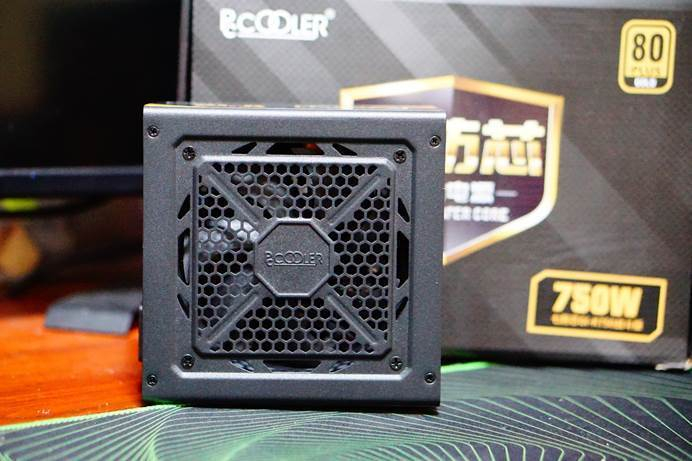 新显卡爆雷？原来是旧电源惹的祸__财经头条__新浪财经