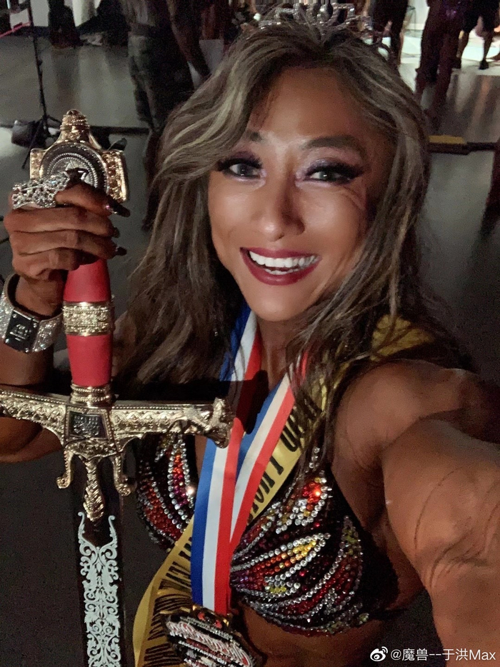 恭喜我们的@魔兽金刚芭比 卞瑞英拿下了“芝加哥职业赛”女子健体冠军