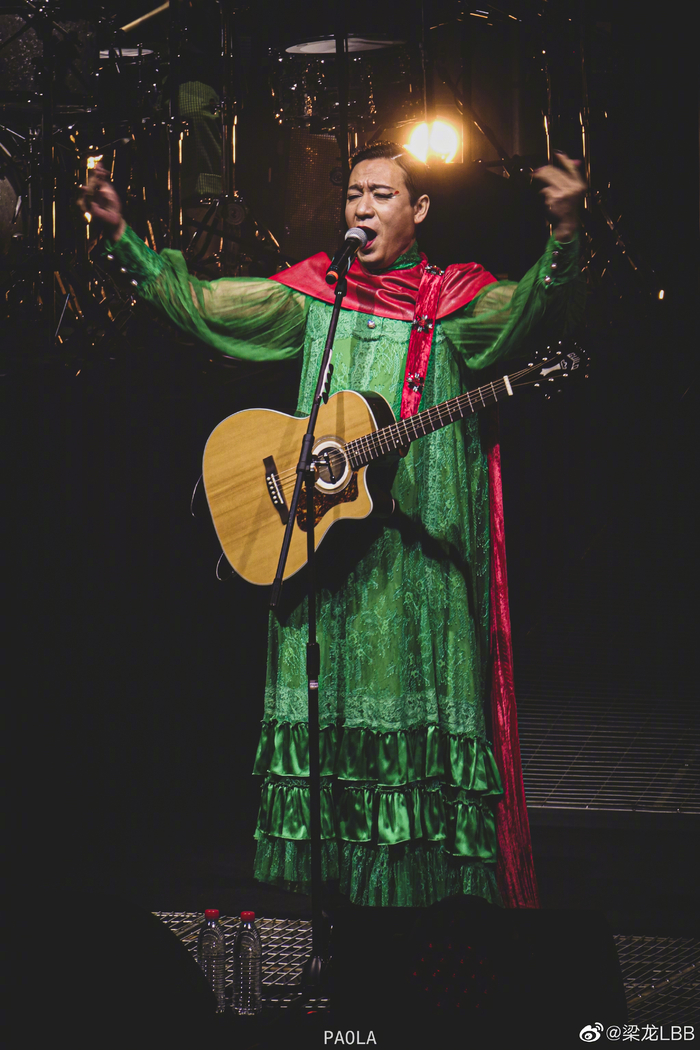 为再添一名“猛将”！@梁龙LBB 即将出任乐团季教师。 动漫版海报里