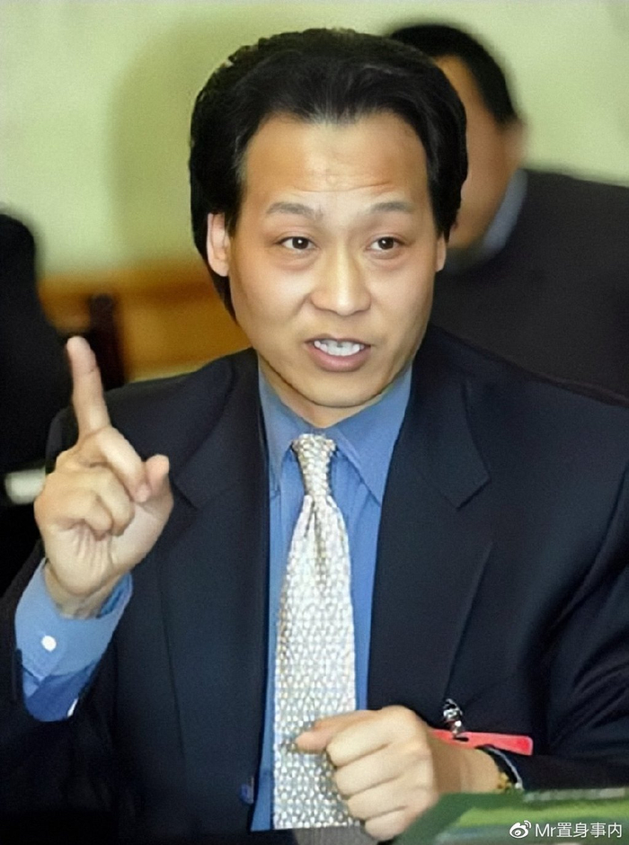 让5岁女儿认身家数亿的干爹，两婚两离的刘亦菲妈妈，如今怎样了