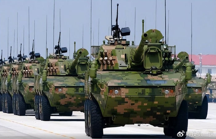ZTL-11式轮式装甲突击车，火力打击和机动性突出，陆军重要装备|突击车|轮式|机动性|火力|陆军_新浪新闻