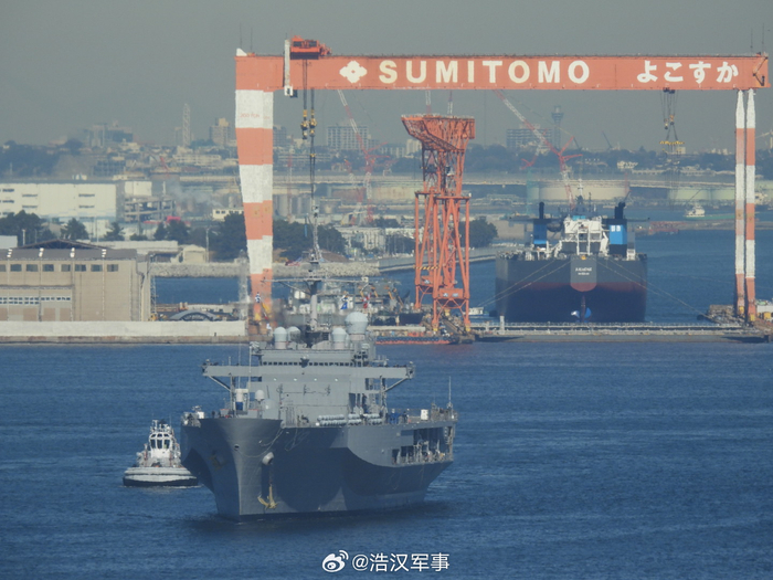 美国海军蓝岭号两栖攻击指挥舰(USS Blue Ridge， LCC-19)返回日本