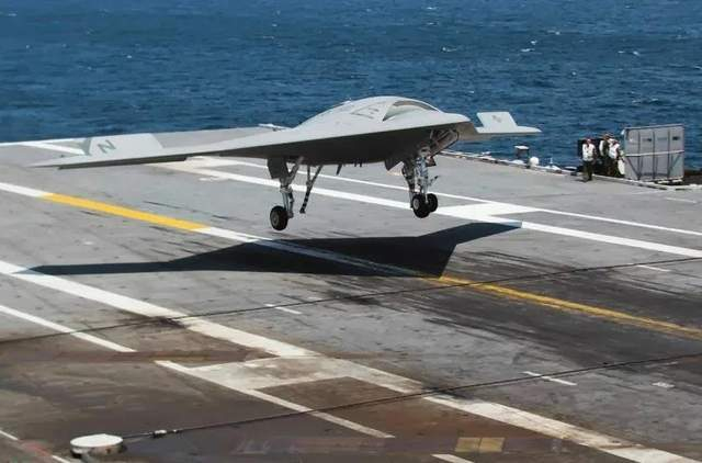 美新一代无人机RQ-180，充当通信节点作用，战场生存力突出