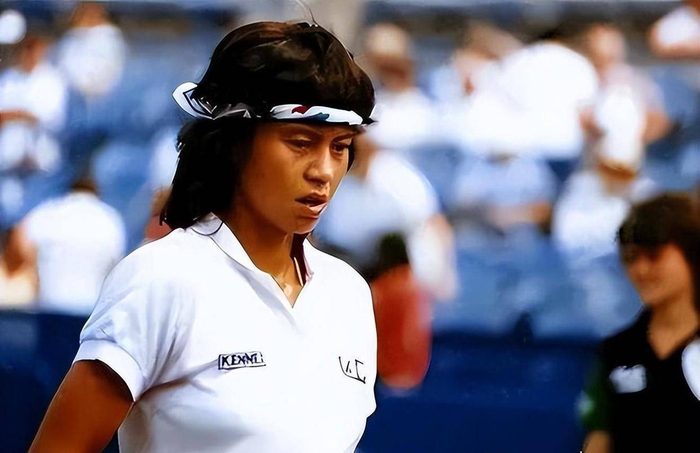 别想再回国！中国体坛三大叛徒，夺冠后不承认是中国人，报应来了|胡娜|姚丽|美国|女子单打|中国网球队_新浪体育_新浪新闻