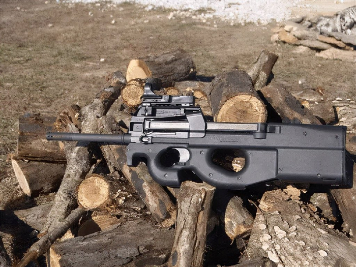 世界顶级装备，王者级的P90冲锋枪，一款真正无视防弹衣的冲锋枪！