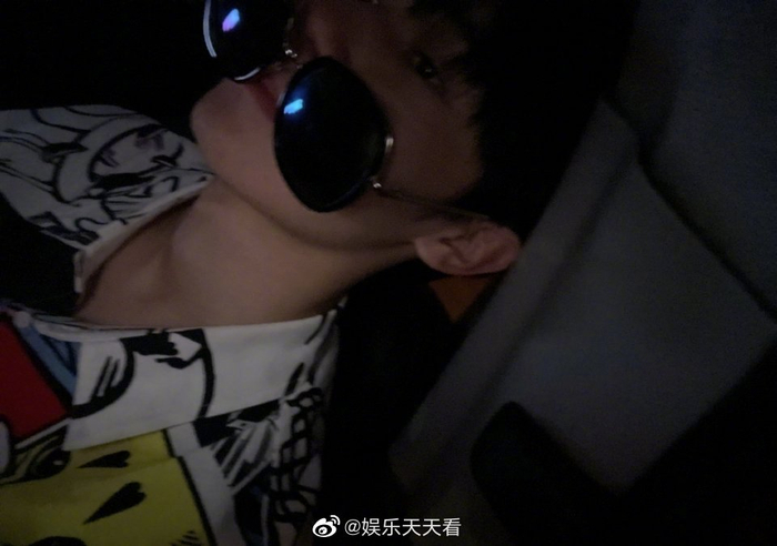 我宣布，戴眼镜的张真源就是最帅的，张哥yyds！！！