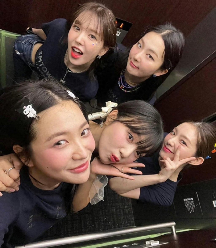 Red Velvet时隔六年回归，预告海报公开，新专依旧是“概念女王”|社交媒体|预告|海报_新浪新闻