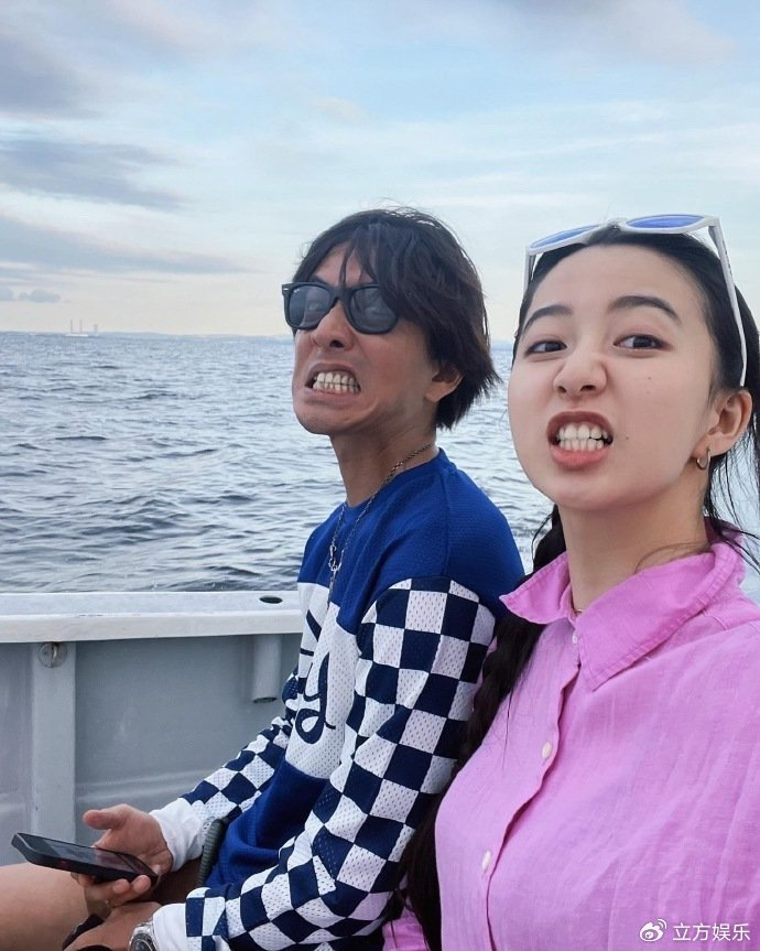 女儿晒木村拓哉工藤静香恩爱合照 为爸爸庆祝51岁生日