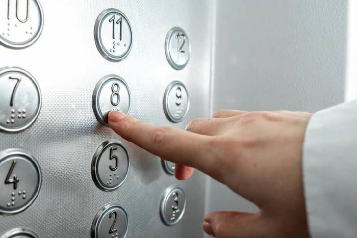 巨海商学：如何在30秒内，“勾搭”一个比你强的人？|演说|电梯|麦肯锡_新浪新闻